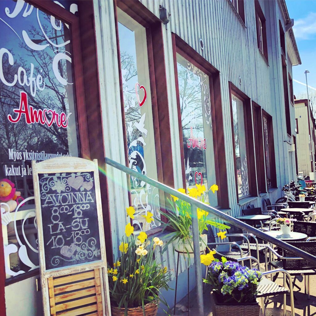 Cafe Amore – Käsintehdyt leivonnaiset ja maittavat keittolounaat!
